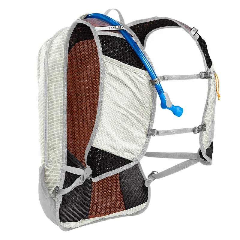 Camelbak Octane 12 Cordura多功能運動背包(附2L拉鍊式快拆水袋) 銀白 - 馬拉松世界